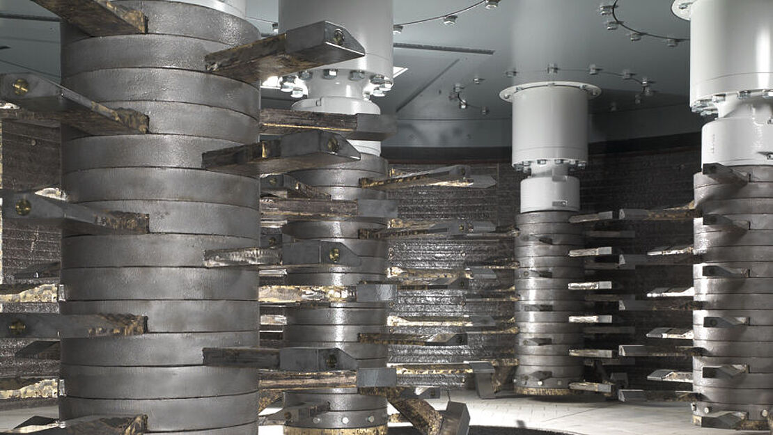 Preparation of pellets and micropellets